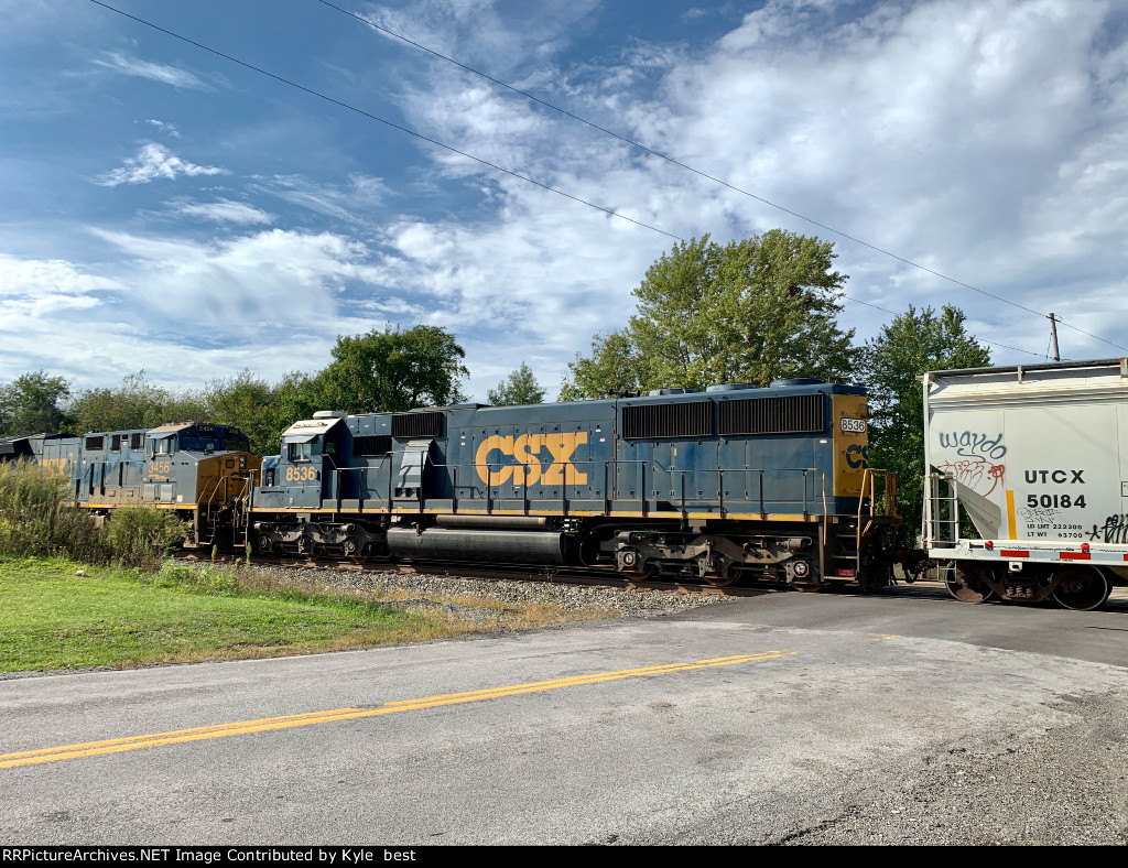 CSX 8536 on Q363